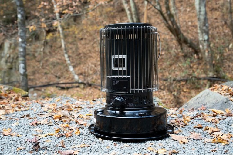 【レビュー】トヨトミの石油ストーブ「KS-67H」で冬キャンプが超快適に | たろーキャンプ